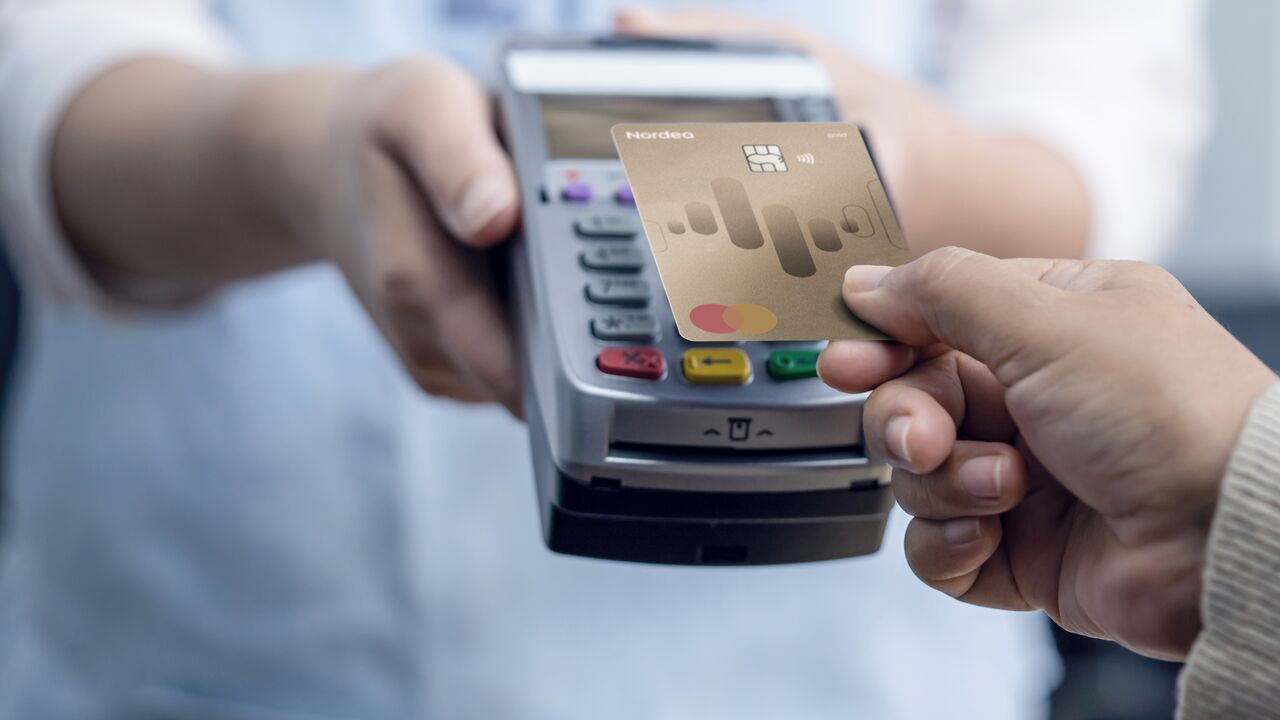 Paying with a credit card | Advantages of credit cards | Nordea